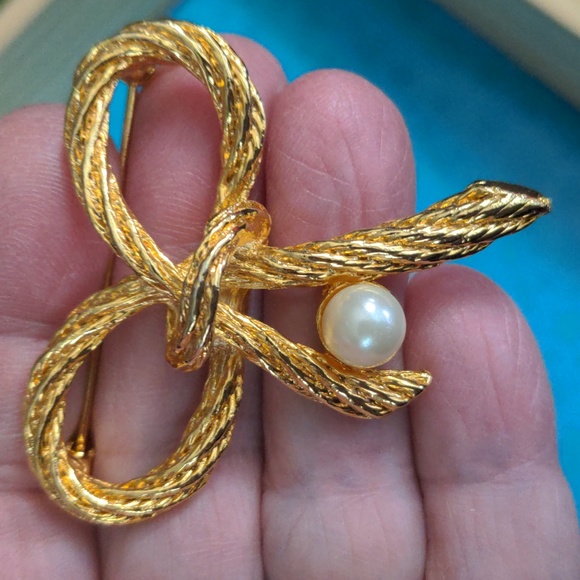 AAi | Jewelry | Three Aai Gold Tone Brooches A77 | Poshmark